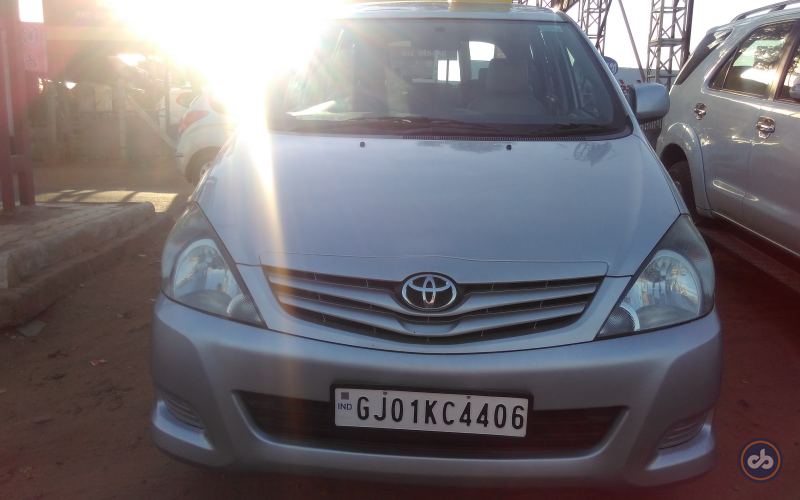 Used Toyota Innova 2.5 G4 in Ahmedabad 2010 model, India at Best Price.