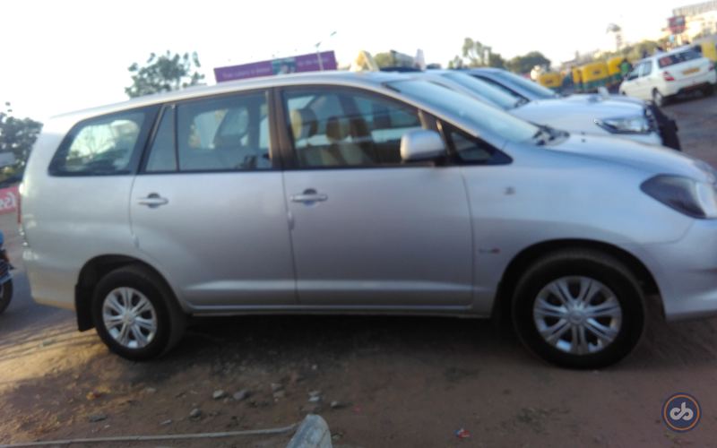 Used Toyota Innova 2.5 G4 in Ahmedabad 2010 model, India at Best Price.