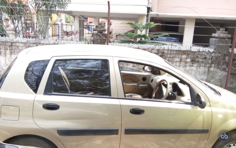 Used Chevrolet Aveo UVA 1.2 LS in Kolkata 2010 model, India at Best Price.