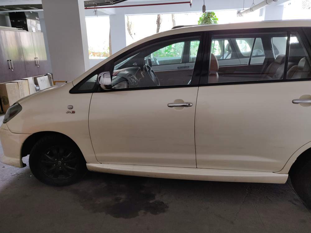 Used Toyota Innova 2.5 V in Bangalore 2009 model, India at Best Price.