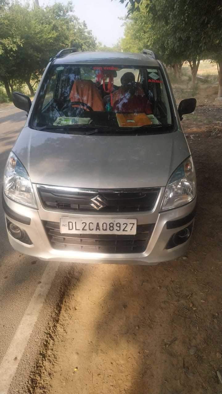 Used Maruti Suzuki Wagon R AX in New Delhi 2016 model, India at Best Price.